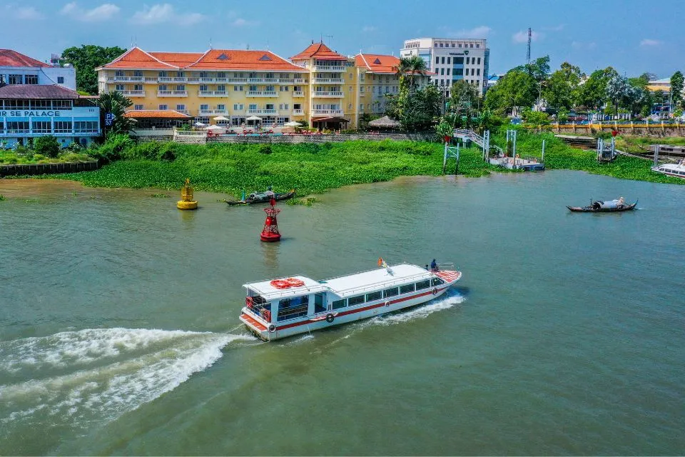 Chau Doc - Phnom Penh Victoria Speedboat